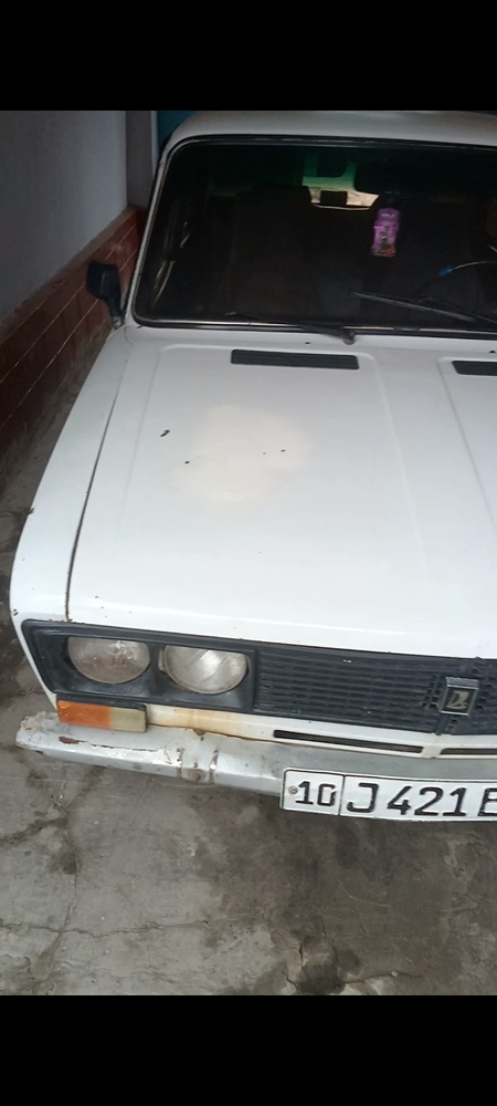 Vaz 2106 sotiladi 1300$