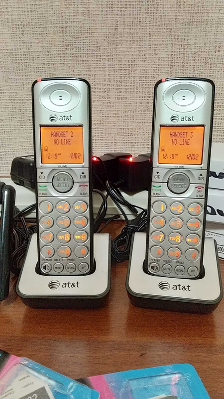 Продам радиотелефон AT&T три трубки на один телефонный номер.