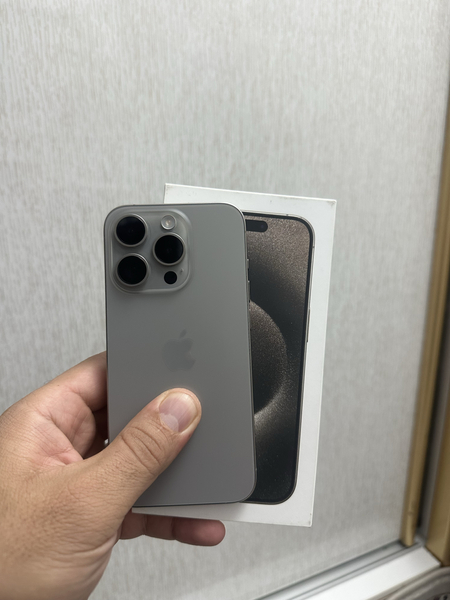 Iphone 15 pro 128 gb Simkartali