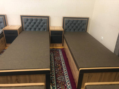 Sandiqli kravat bir kishilik