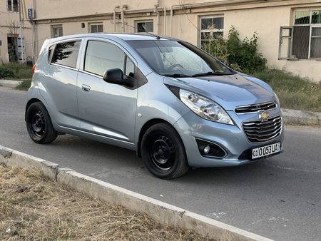 spark sotiladi 2015 yil 52000 km yurgan