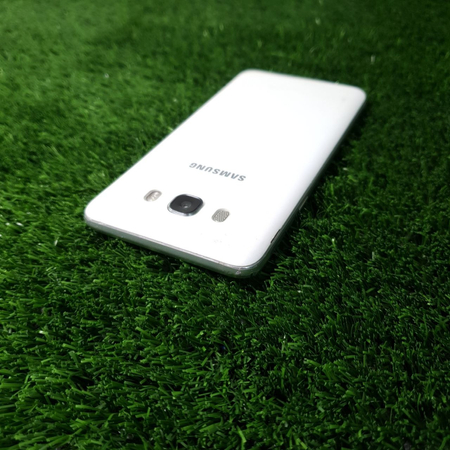 Samsung Gallaxy J7 sotiladi
