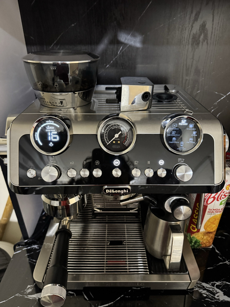 Кофемашина delonghi 9865 в новом состоянии