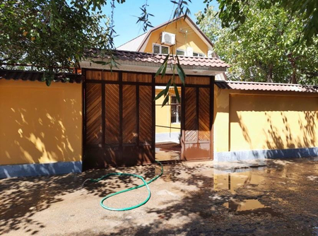 Dacha sotiladi suv bo'yida