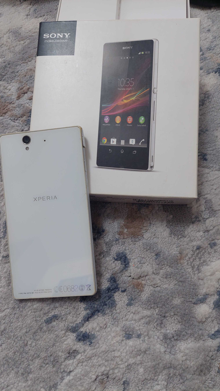 Сотовый телефон Sony Xperia Z