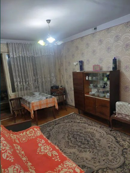 Чиланзар 5. 2 комнаты. Балкон есть  оптовый, метро