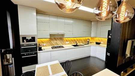 Продаётся  шикарная квартира ЖК Дархан 4/4/8. 165м²