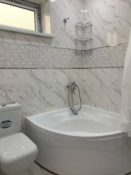 Сбоку Акай сити #Дархан 1в3/5/6# с лифтом Новый Евро ремонт срочно