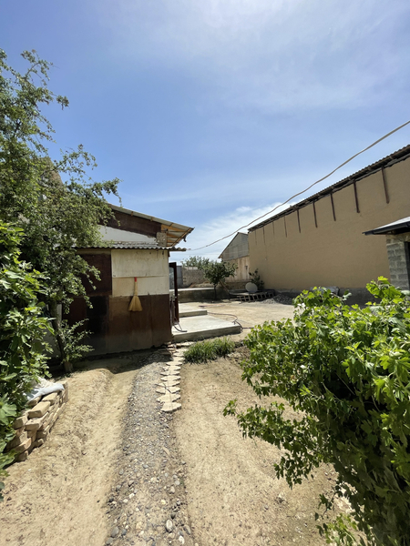 hovli soatiladi