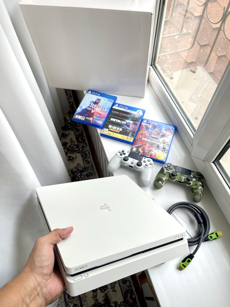 PlayStation 4 Slim 1TB White