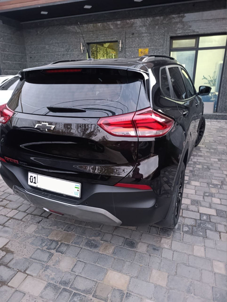 Tracker Red line 2021 yil Qora Toza