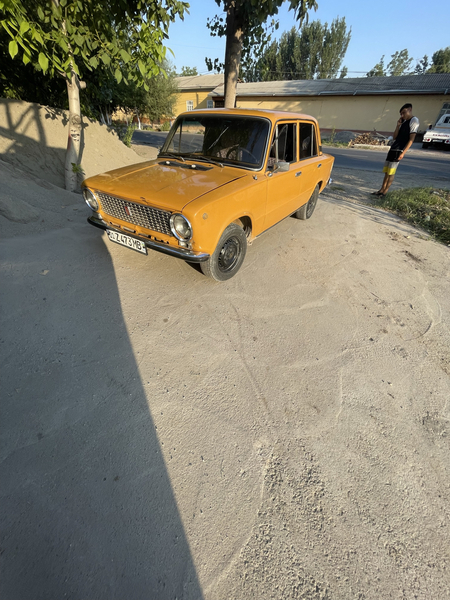 Vaz 21011 sotiladi