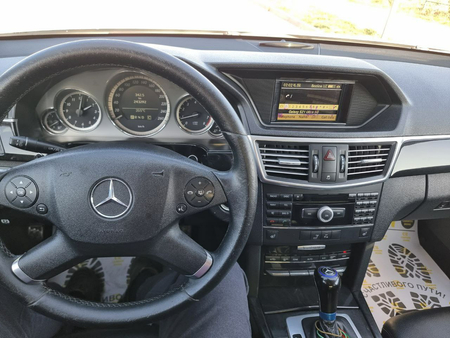 Автомобиль мерседесе
