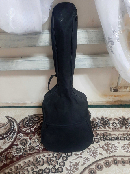 Gitara satiladi. Razmer 38. Chexoli menen