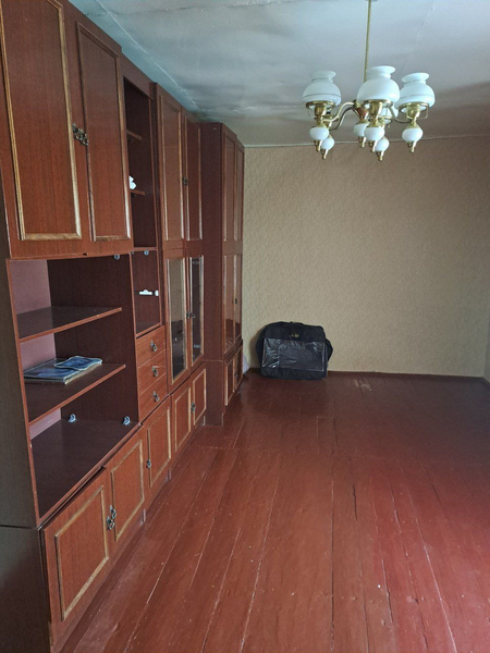 Продаётся 2х ком кв в чирчике 2 этаж гурпарк селмаш
