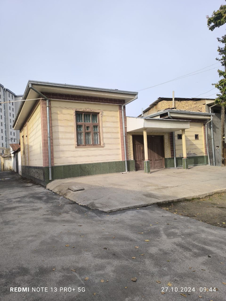 SEBZOR  Nurafshon kocha srochna  sotiladi