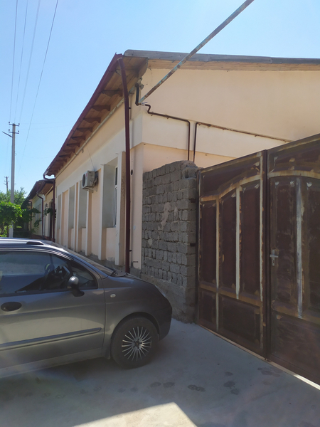 Uchqaxramon postidan 12 km kirganda 6sotix  4 xonali uchaska sotiladi
