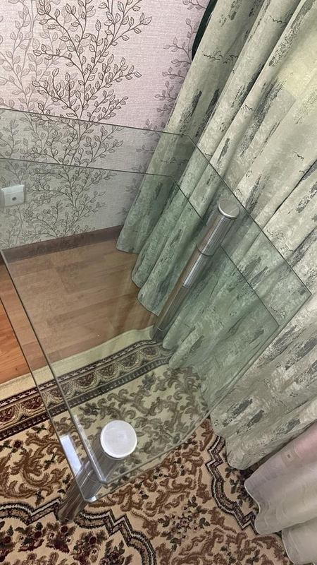 Стеклянный столик