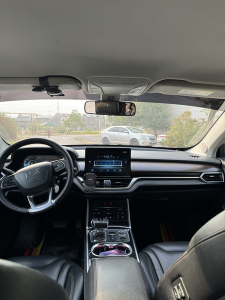 Elektromobil Hongqi e-hs 3