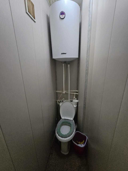 2 xonali 64m² 5-qavat, ko‘plab jihozlari qoladi.
5 qavatli panelniy