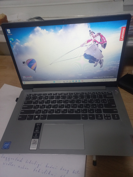 Noutbuk Lenovo..
