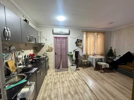 Продается дом 1,5 сот Мирабадский район , ориентир кафе Каралина .