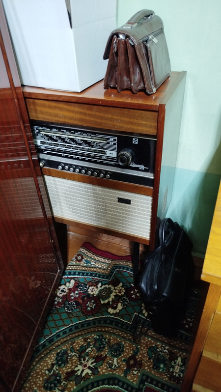 Sssr soat radio ideal holatda sotiladi
