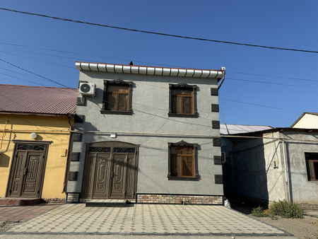 Urganch shahrida 200 kv xovli joy sotiladi.