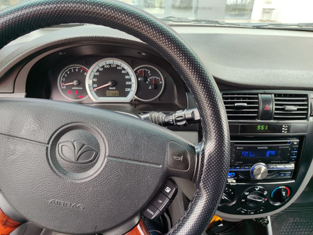 Lacetti (1.8 mexanika) sotiladi.
