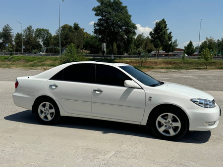 Срочно продаю Toyota Camry