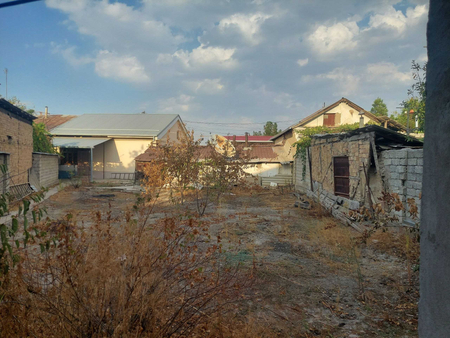 Продаётся Участок в Мирабадском ра-не где Азербайд-кий центр 4,34 сот