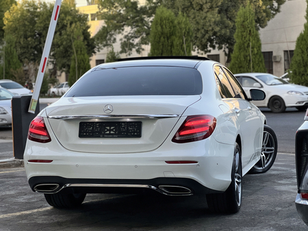 Mercedes-Benz  W213  E200 turbo Full!