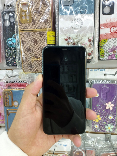 srochno Iphone 11 pro 4/64GB sotiladi