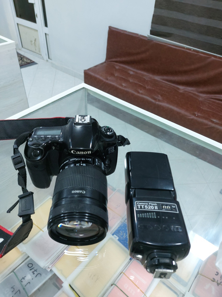 Canon 60 d sotiladi