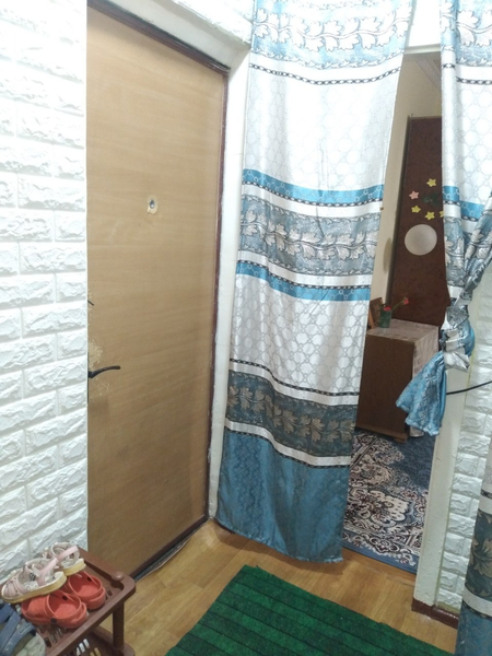 Чилонзор 8 1/1/4 сотилади