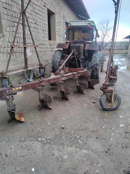 TRAKTOR BIZON 4x4 sotiladi