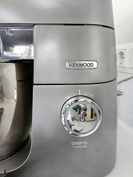 Продаётся проф миксер Kenwood chef xl