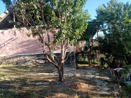Дом продаётся  чимйон  от канаткой 4 километр 27 соток можно папалам