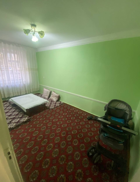 Продаётся трёх комнатный квартира на первом этаже