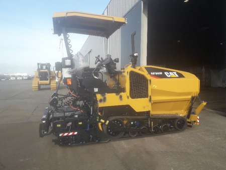 Асфальтоукладчик Cat AP 355F