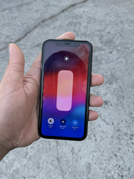 Iphone 11 sotiladi 64tali xolati yaxsh yomkst 79 usta kormagan