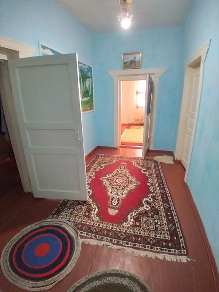 Дом продаётся в центре Ходжейли.      Только реальные покупатели