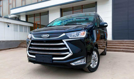 JAC M4 — бу энг янги технологиялар 9 kishilik AVTAMAT