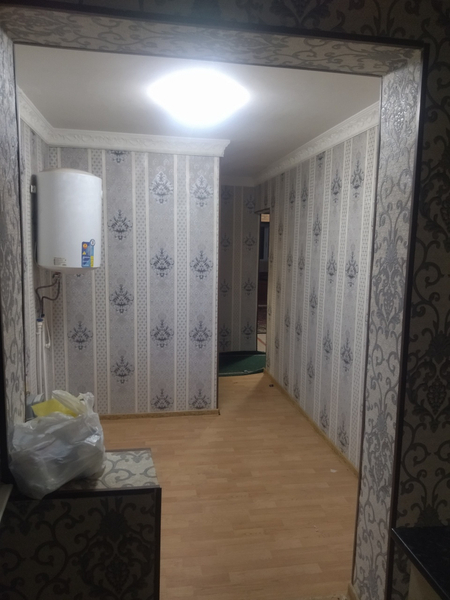 200$ 2 комнатная 3 этаж 4этажный дом адрес Атлас