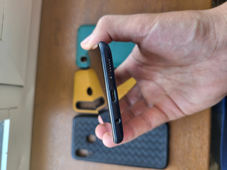 Samsung A20 +2ta chexol beriladi