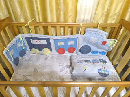 Детская кровать фирмы Mothercare (UK) , с матрасом и принадлежностями.