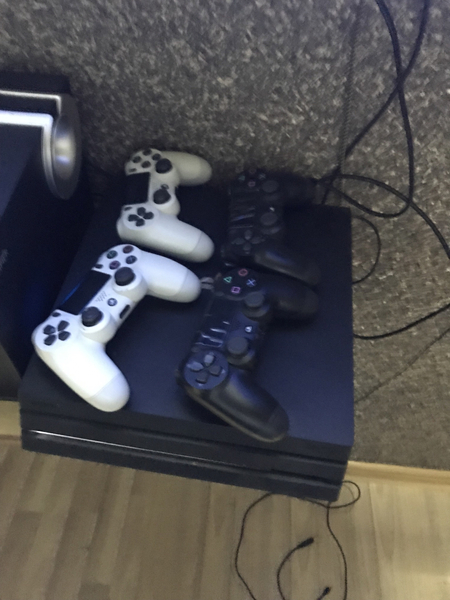 Ps4 pro 1tr yangidey ishlatilmagan oʻzimiz uchun olingan