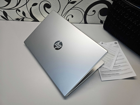 ПРОДАМ HP Laptop 15 Ноутбук Ryzen™5-7520U/8GBLPDDR5/512SSD/15.6