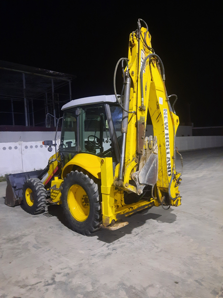 NEW HOLLAND B110 B Ekskavator pagruzchik SOTILADI xolati zor