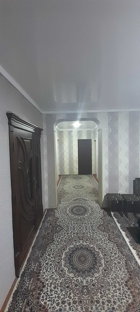 Турткцлский жолдын бойында квартира сатылады.